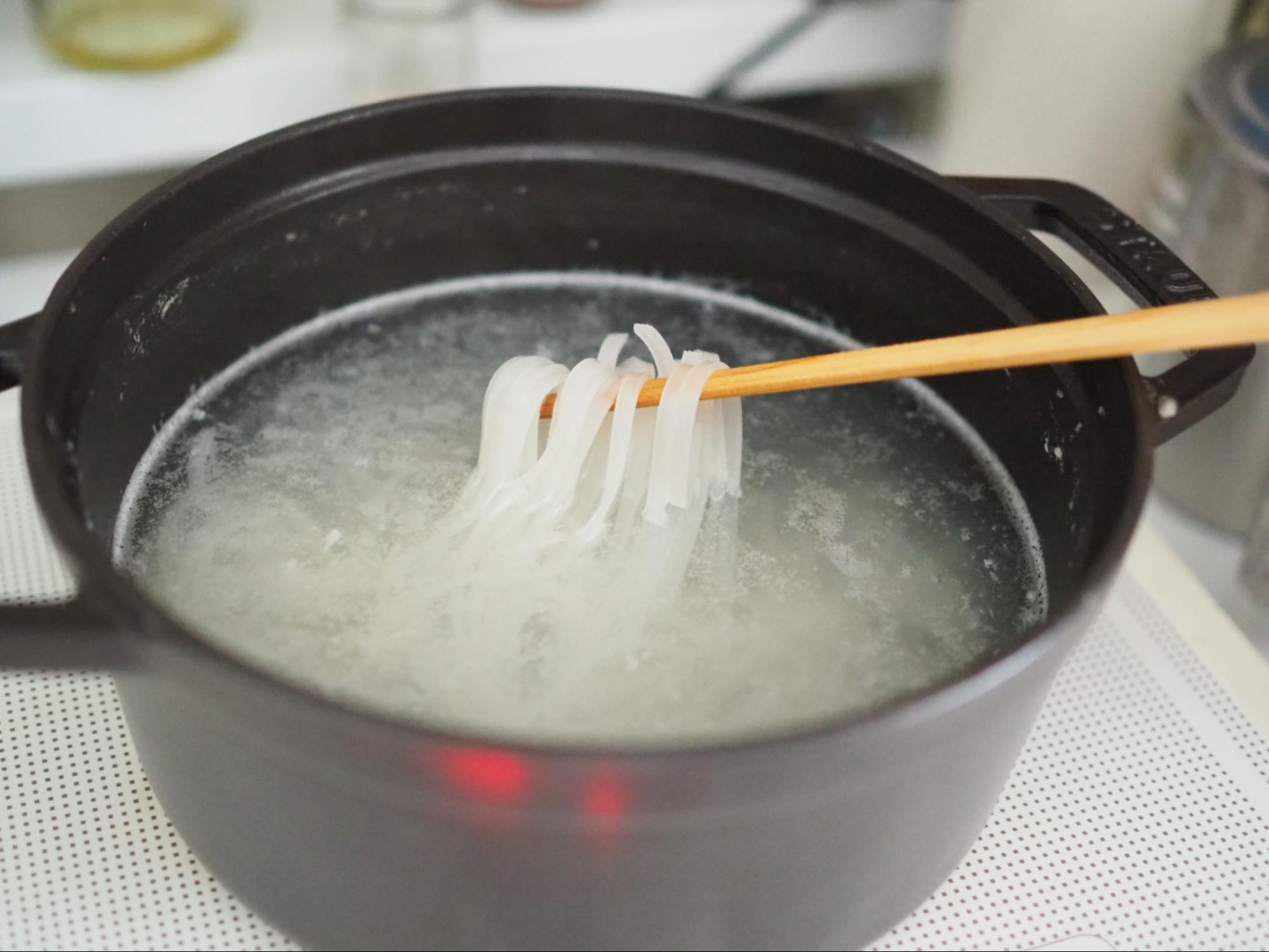 【簡単レシピ】パクチー香る「塩麹のあったか鶏肉フォー」 | ランドリーボックス