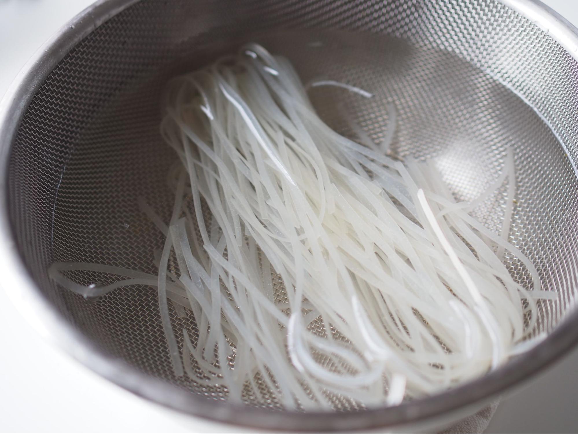 【簡単レシピ】パクチー香る「塩麹のあったか鶏肉フォー」 | ランドリーボックス