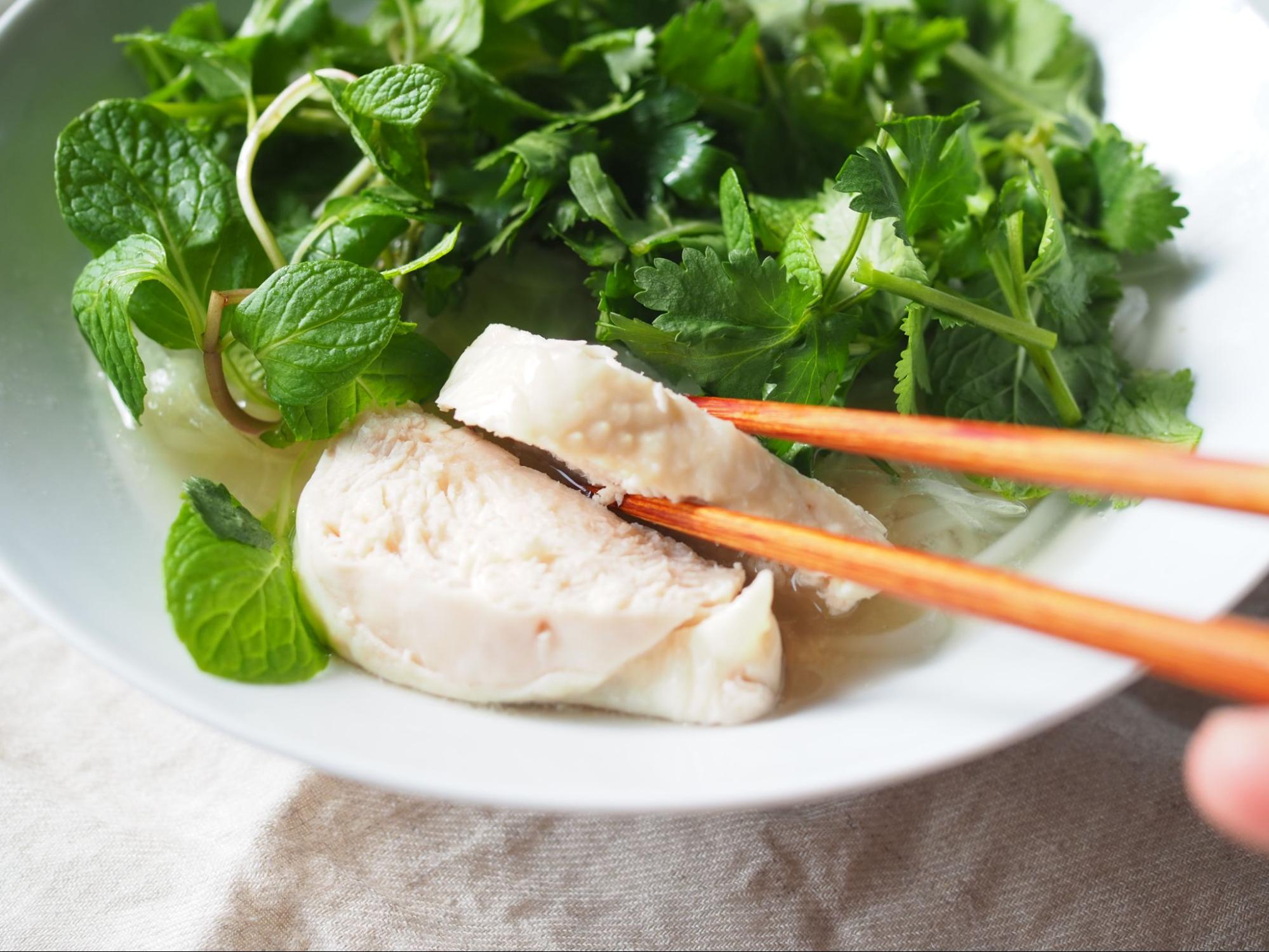 【簡単レシピ】パクチー香る「塩麹のあったか鶏肉フォー」 | ランドリーボックス